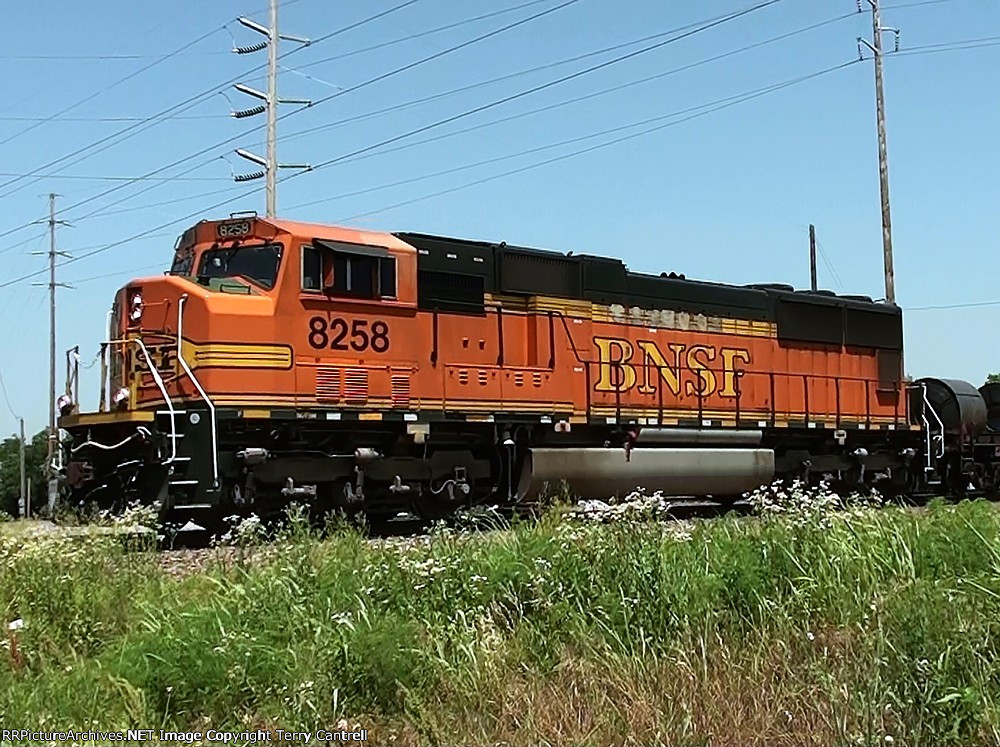 BNSF 8258